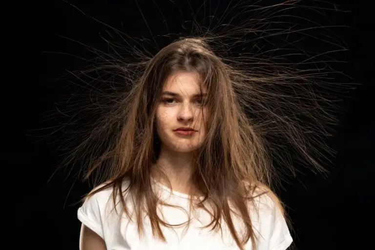 How to Use Hair Oil for Static Hair: 4 Easy Steps